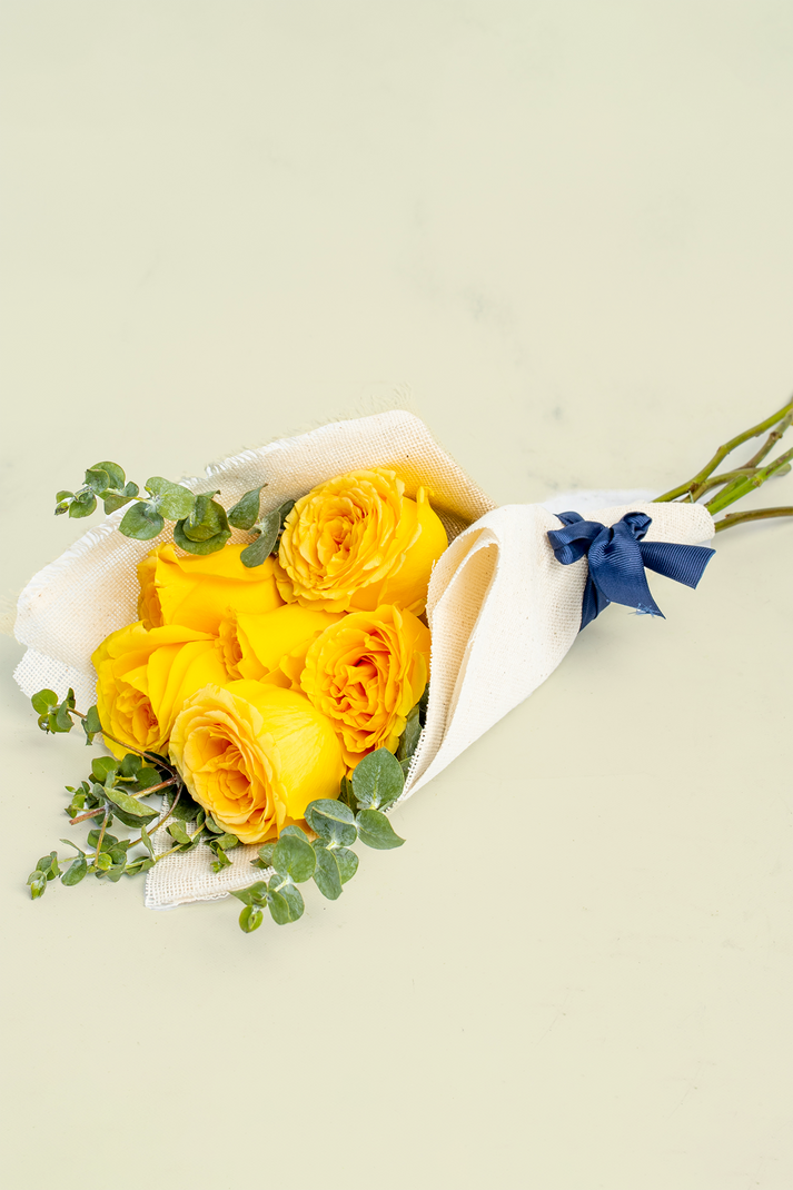 Bouquet of 6 Yellow Roses - Jute Wrap